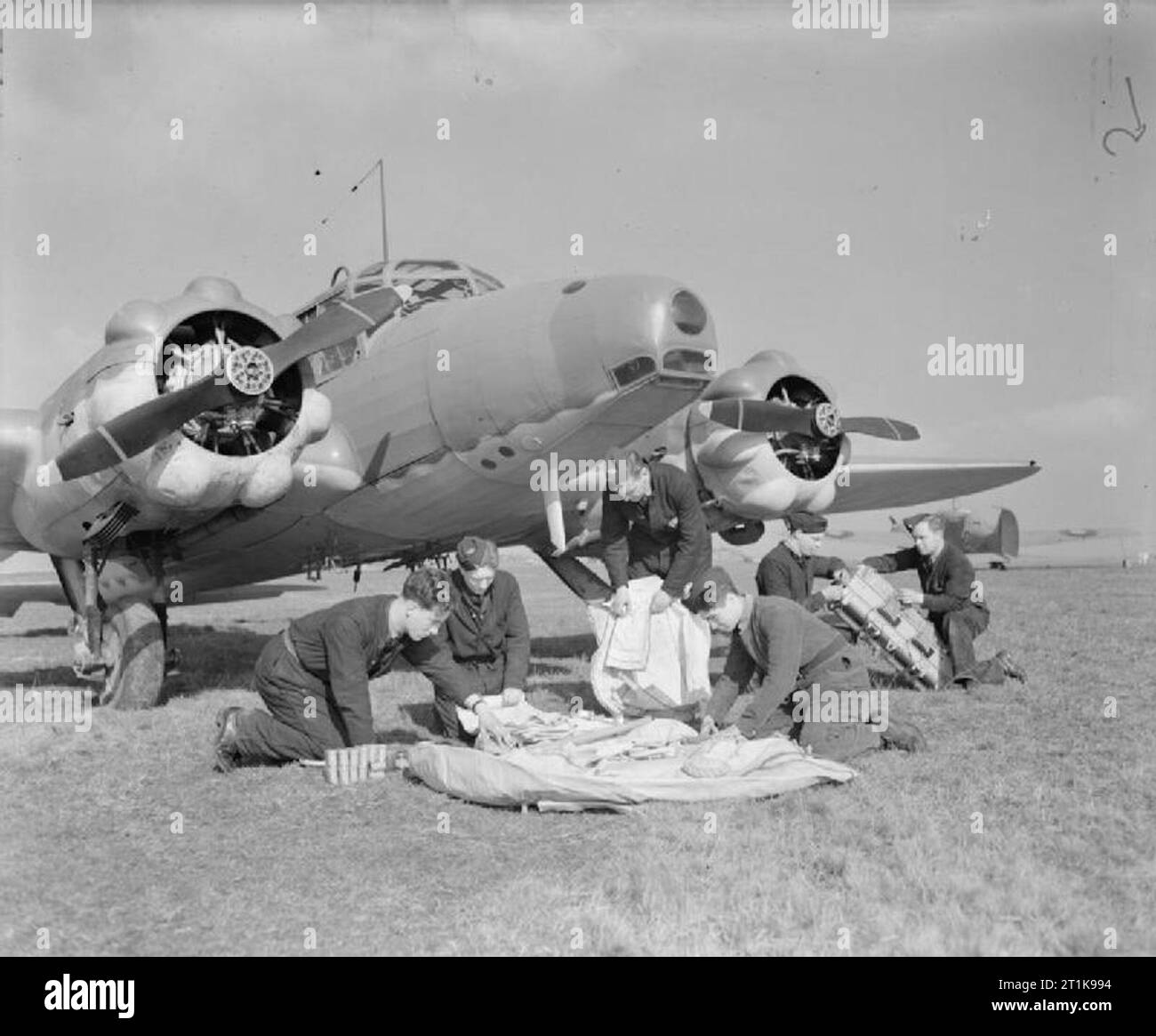 Royal Air Force Fighter Command, 1939-1945. Ground crew packing a ...