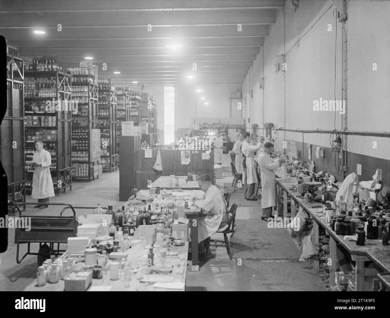 Royal Air Force Maintenance Command, 1939-1945. Dispensers at work ...