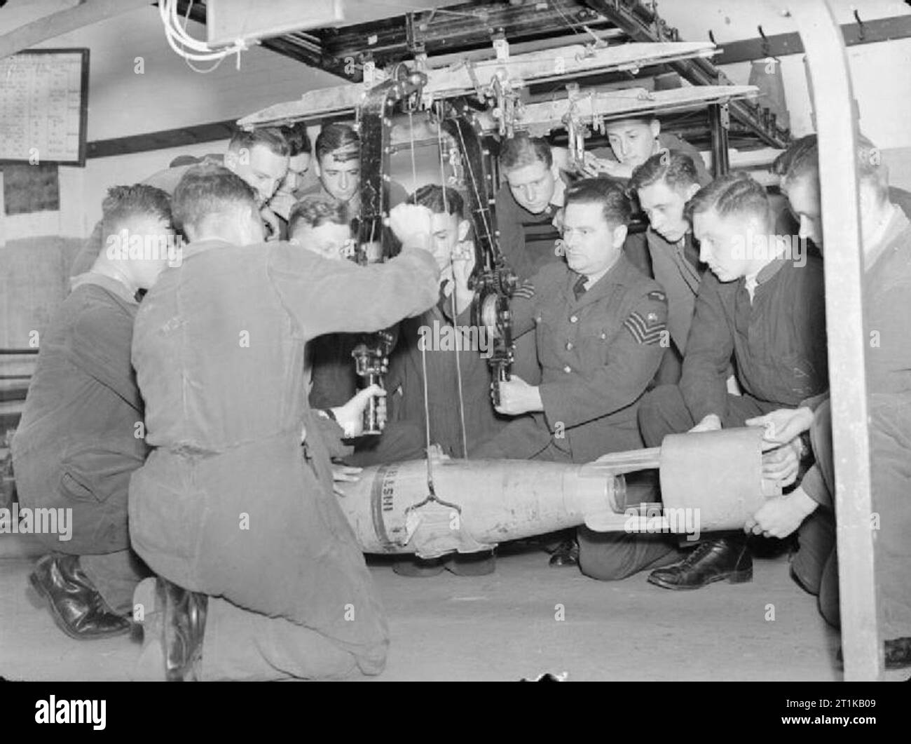 Royal Air Force Technical Training Command, 1940-1945. An sergeant instructor shows aircraft ...