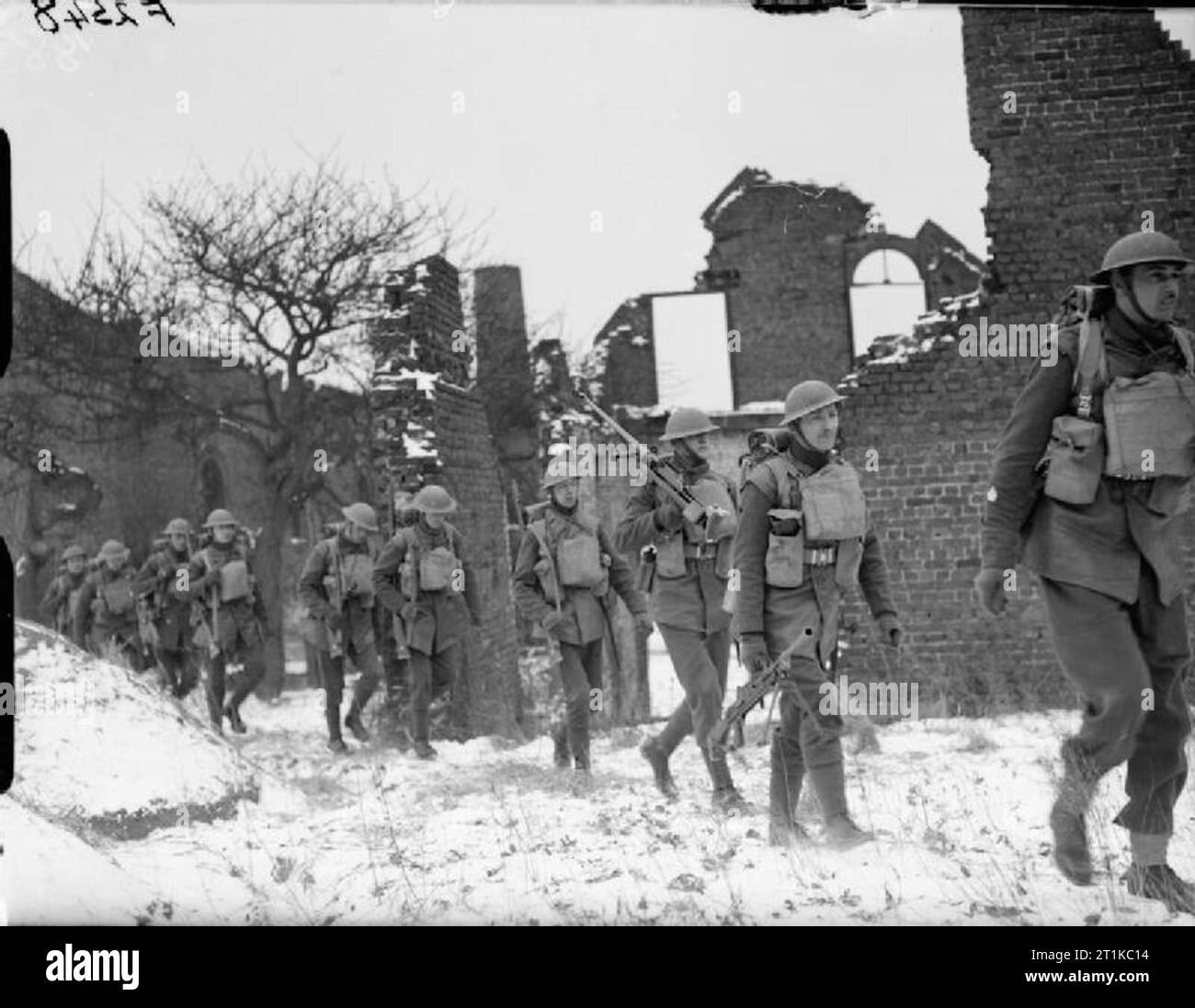 The British Army in France 1940 Men of 1st Battalion Welsh Guards in ...