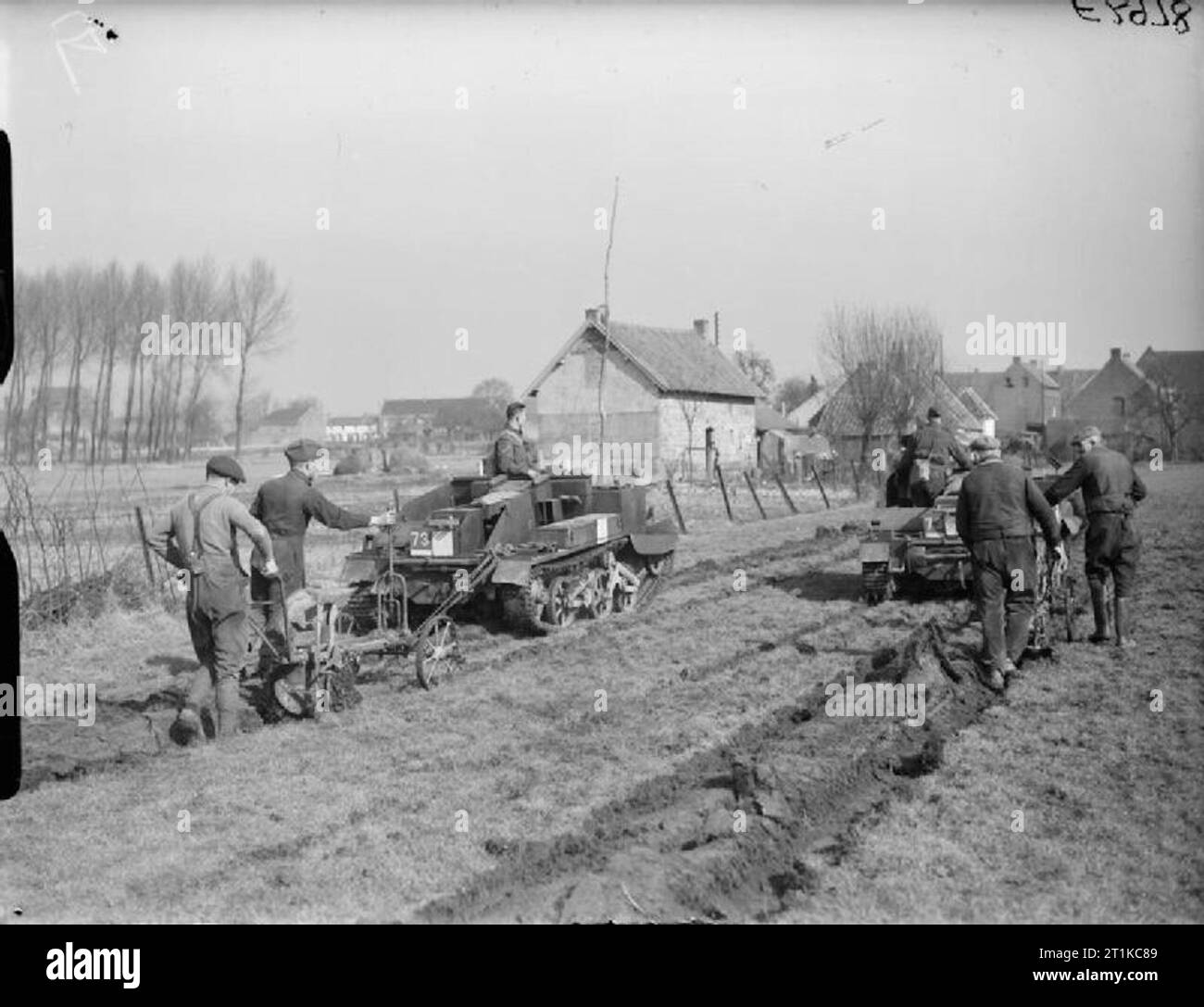 The British Army in France 1940 Bren gun carriers of 1st Royal Irish ...