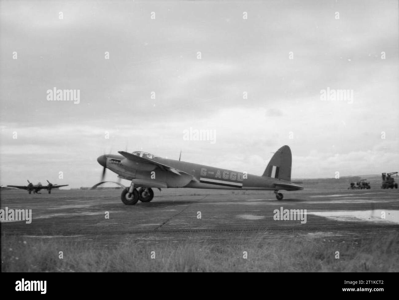 Aircraft of the Royal Air Force 1939-1945- De Havilland Dh 98 Mosquito ...