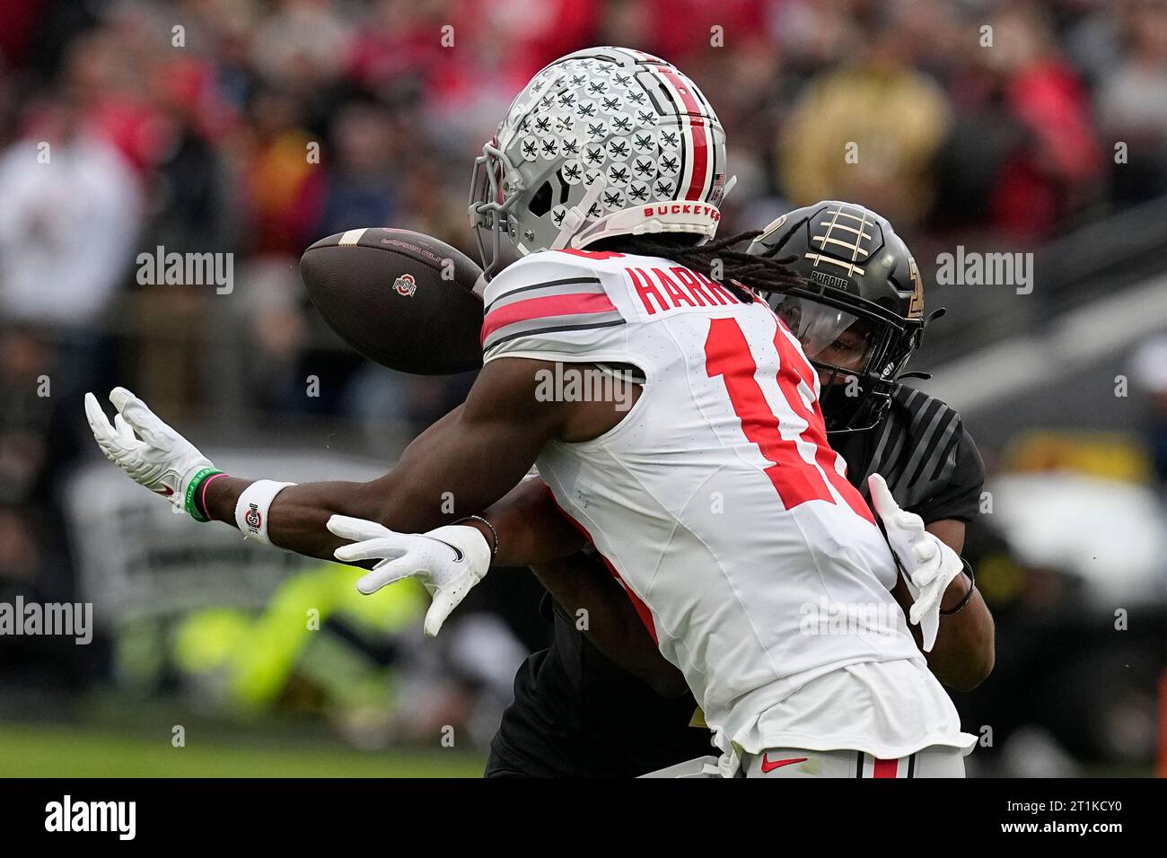 Ohio State wide receiver Marvin Harrison Jr. (18) makes a catch while ...