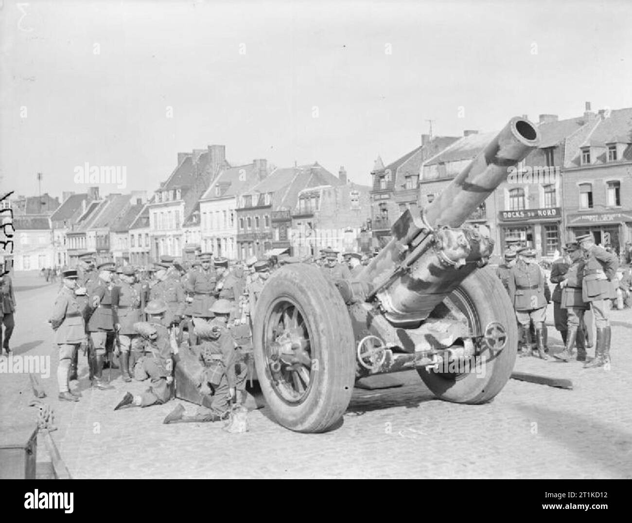 The British Army in France 1940 An 8-inch howitzer during an inspection ...