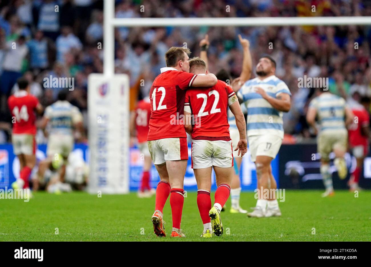 Wales' Nick Tompkins (left) consoles Sam Costelow after Argentina's ...
