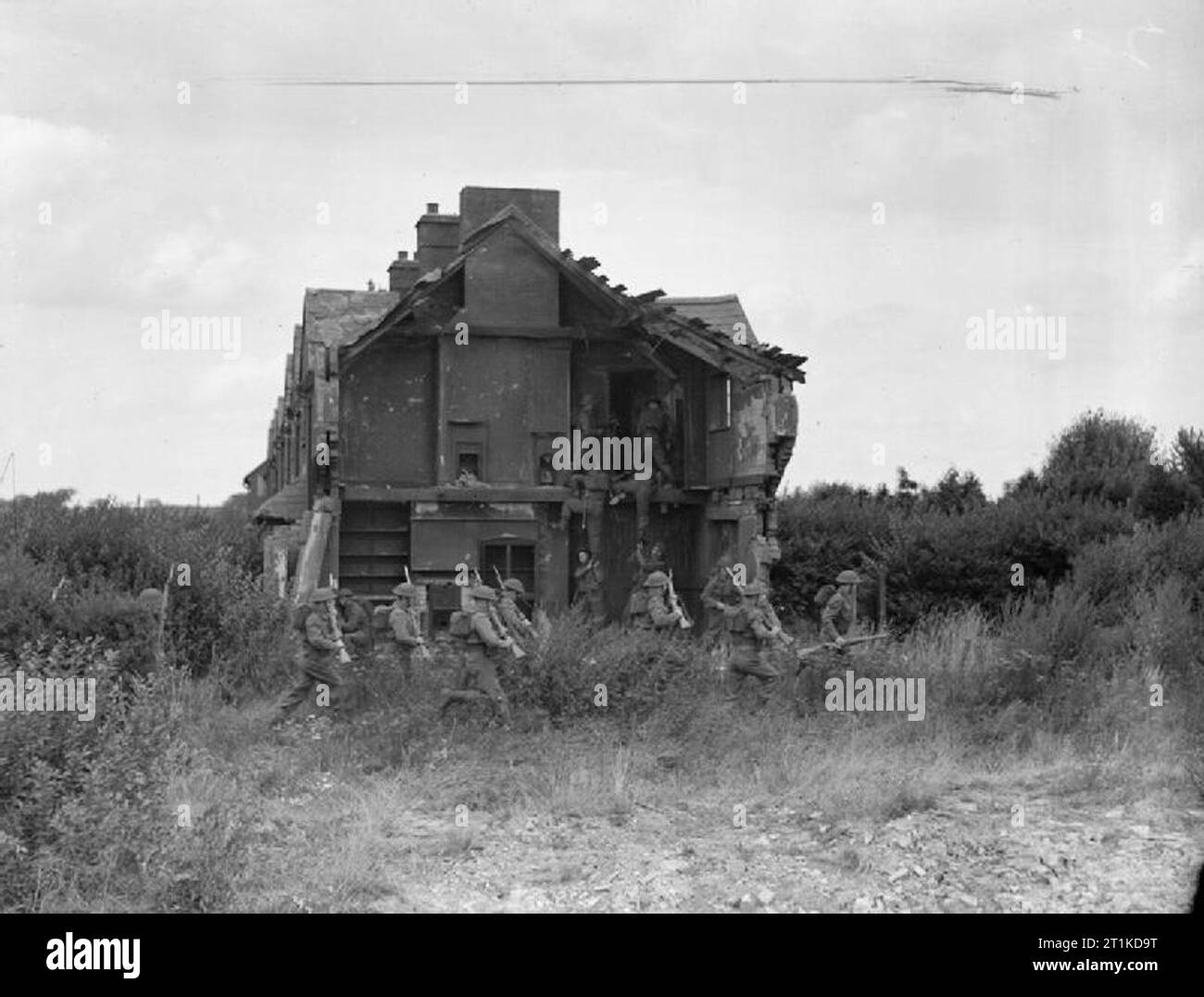 The Royal Air Force Regiment, 1942-1945. Men of the RAF Regiment field ...