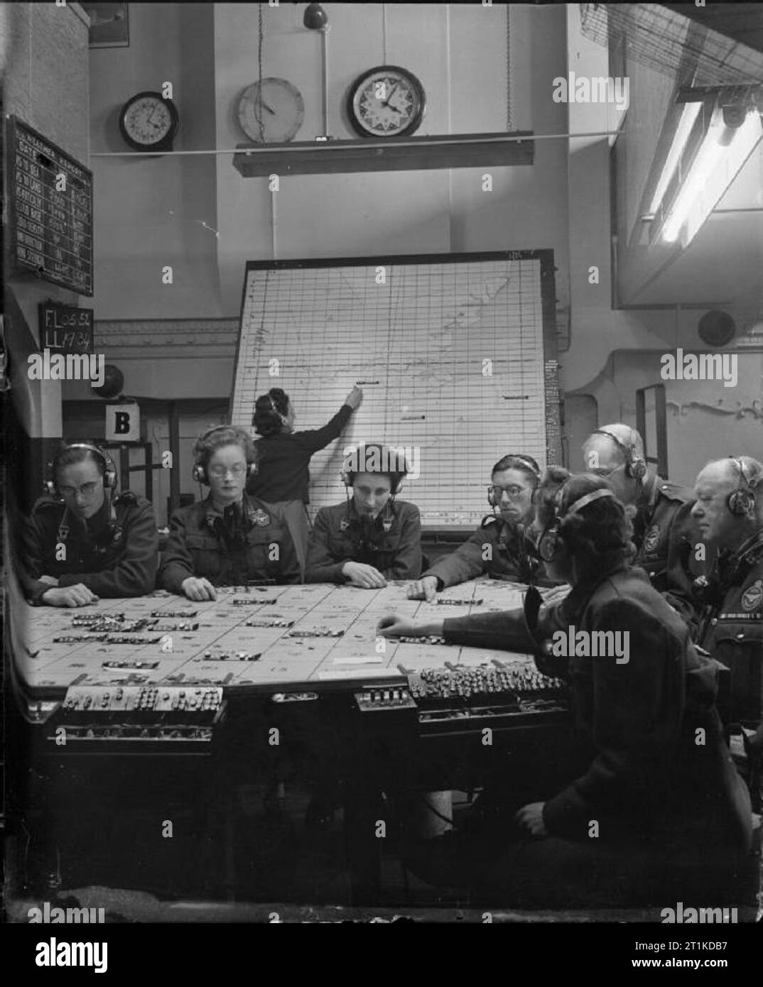 The Royal Observer Corps, 1939-1945. Personnel at work in the ROC ...