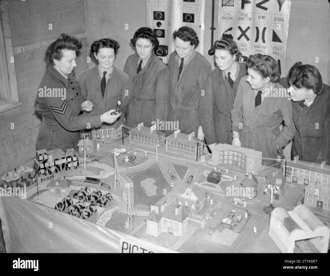 The Women's Auxiliary Air Force, 1939-1945. A WAAF corporal instructing ...