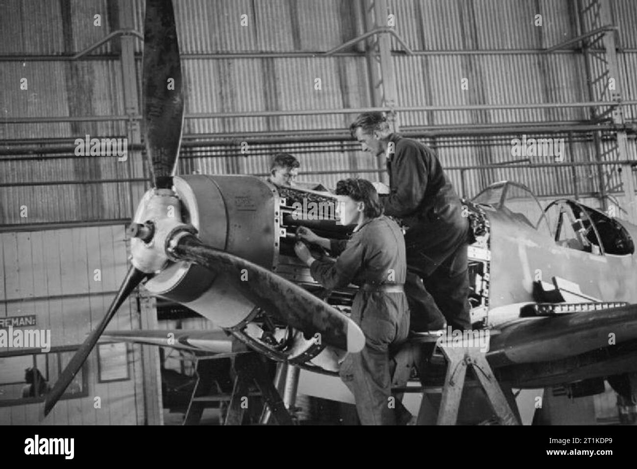 War Industry in Britain 1939-1945 Aircraft construction: The assembly ...