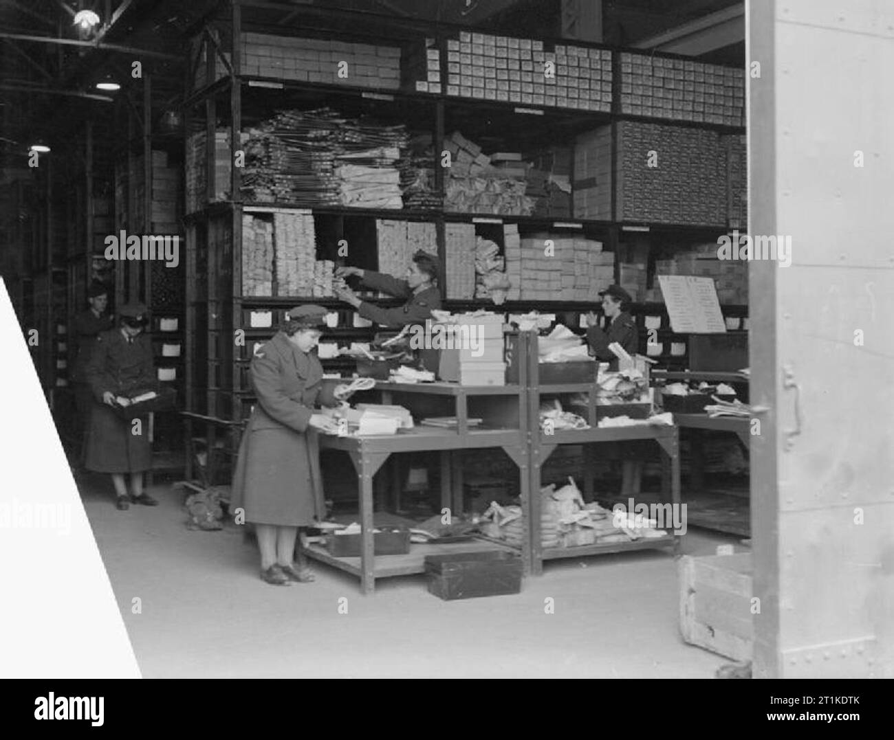 Women on the Home Front 1939 - 1945 The Women's Auxiliary Air Force (WAAF): Members of the WAAF ...