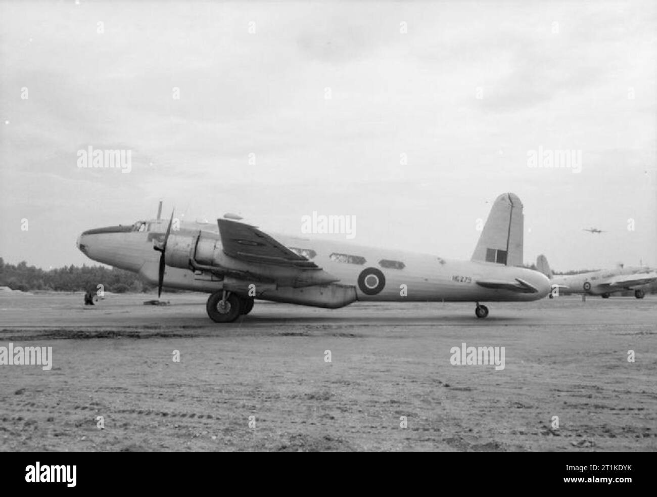 Aircraft of the Royal Air Force 1939-1945- Vickers Warwick. Warwick C Mark III, HG279, of No ...