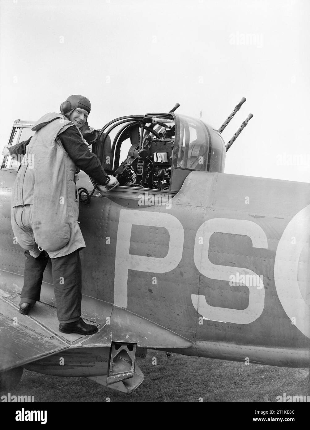 An air gunner of No. 264 Squadron RAF about to enter the gun turret of ...