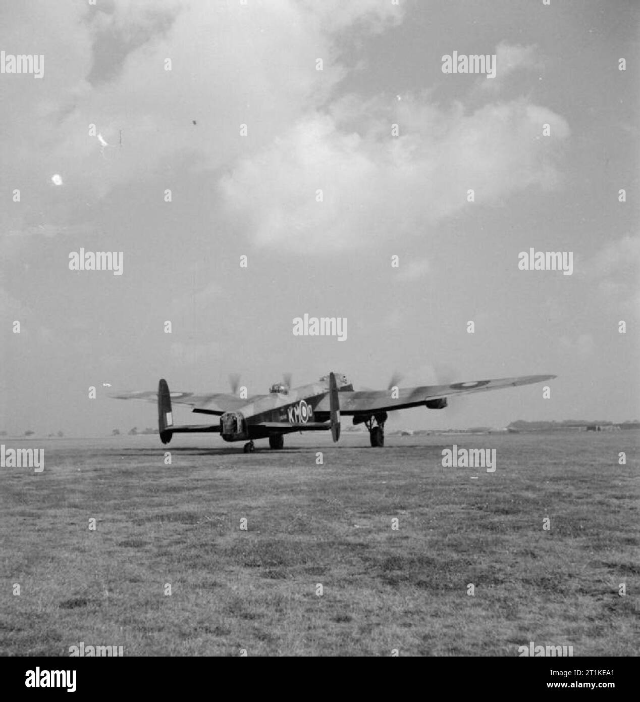Royal Air Force 1939-1945- Bomber Command Lancaster I, R5740/KM-O of No ...