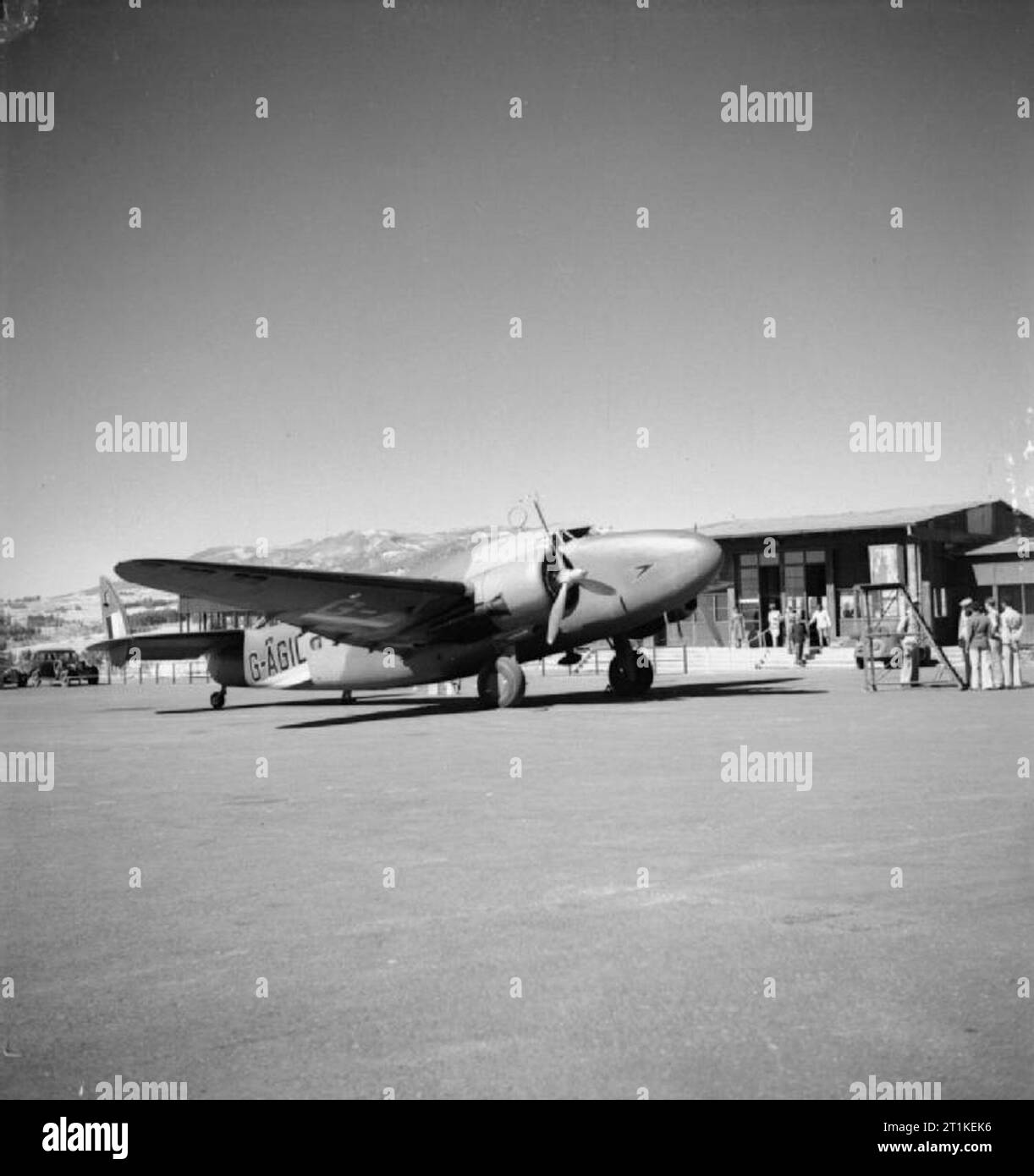 British Overseas Airways Corporation and Qantas, 1940-1945. Lockheed ...