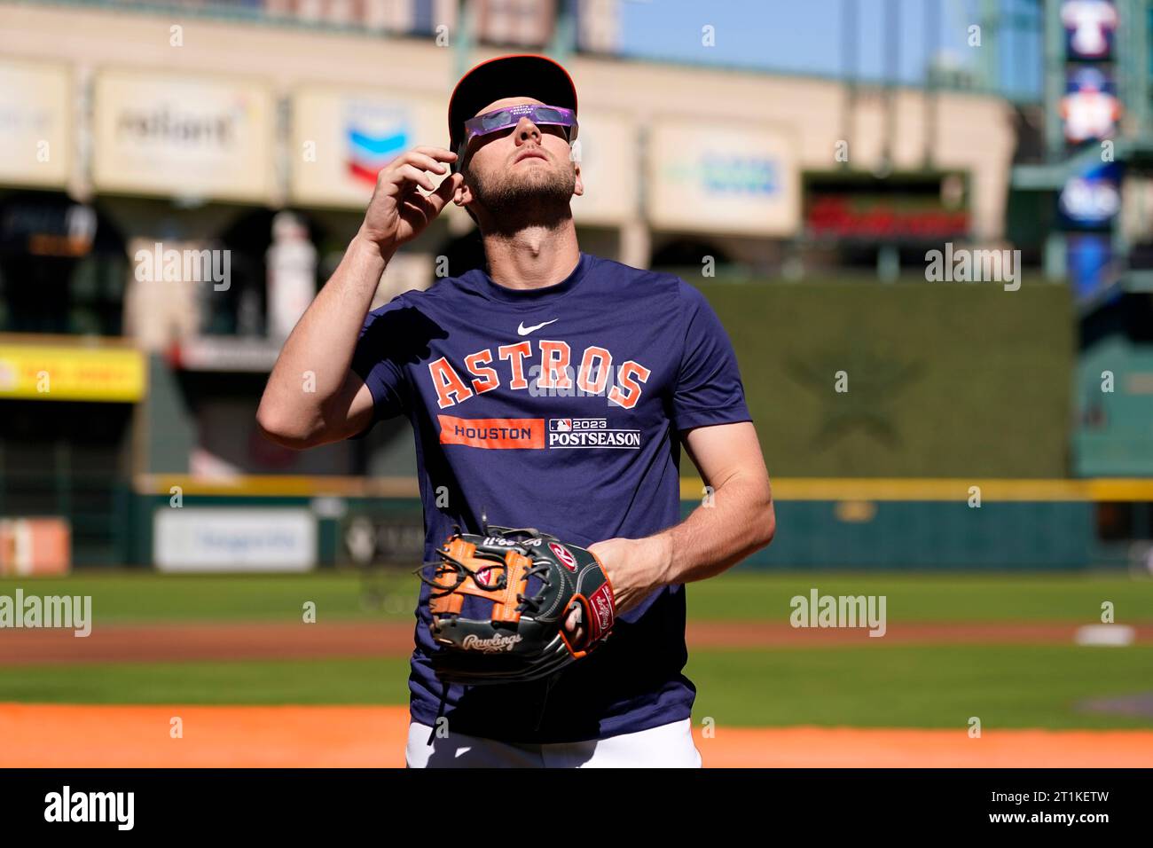 Houston Astros shortstop Grae Kessinger uses protective glasses to ...