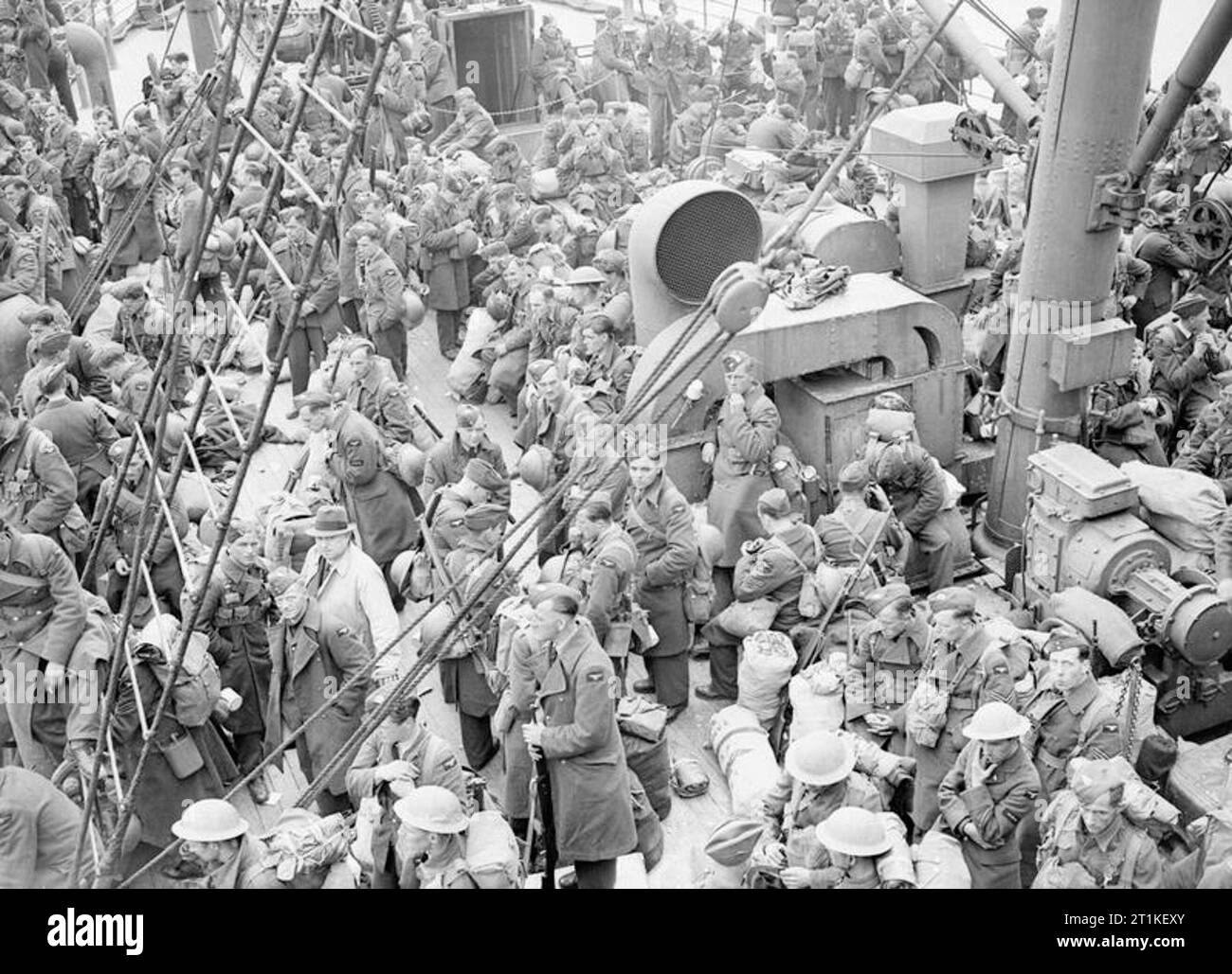 Dunkirk and the Retreat From France 1940 RAF personnel on the deck of a ...