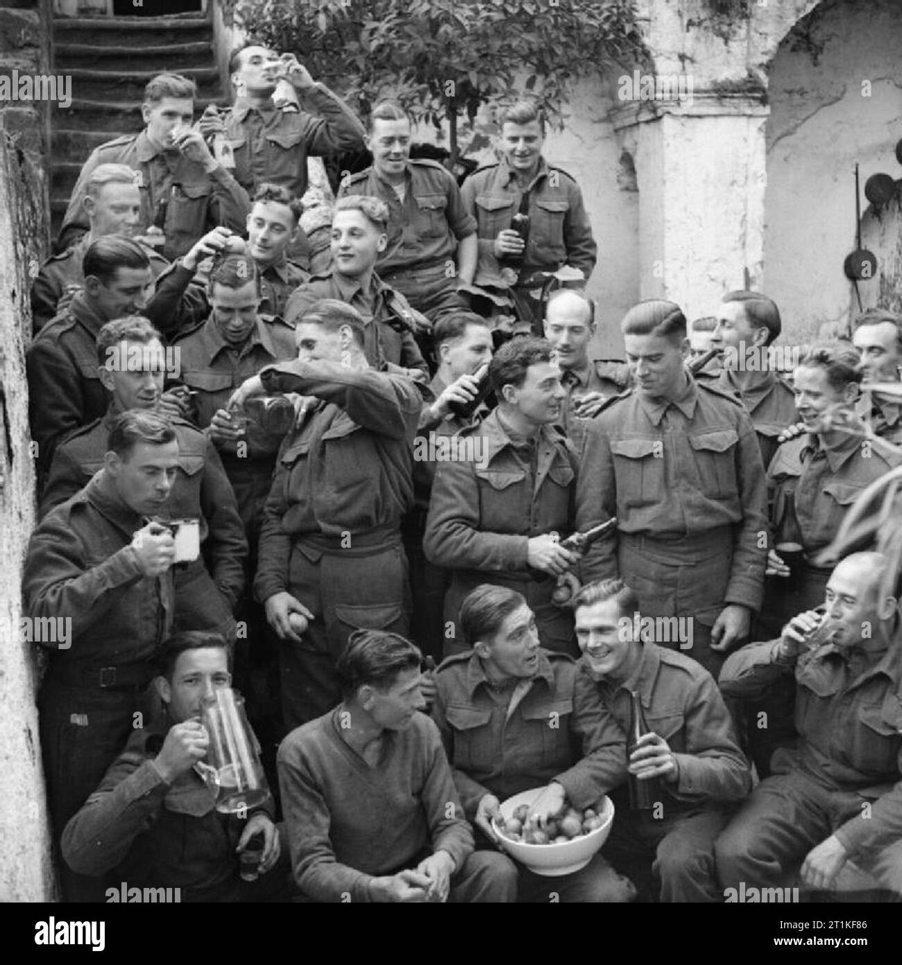 The British Army in Italy 1943 Men of the 2/6th Queen's Regiment ...