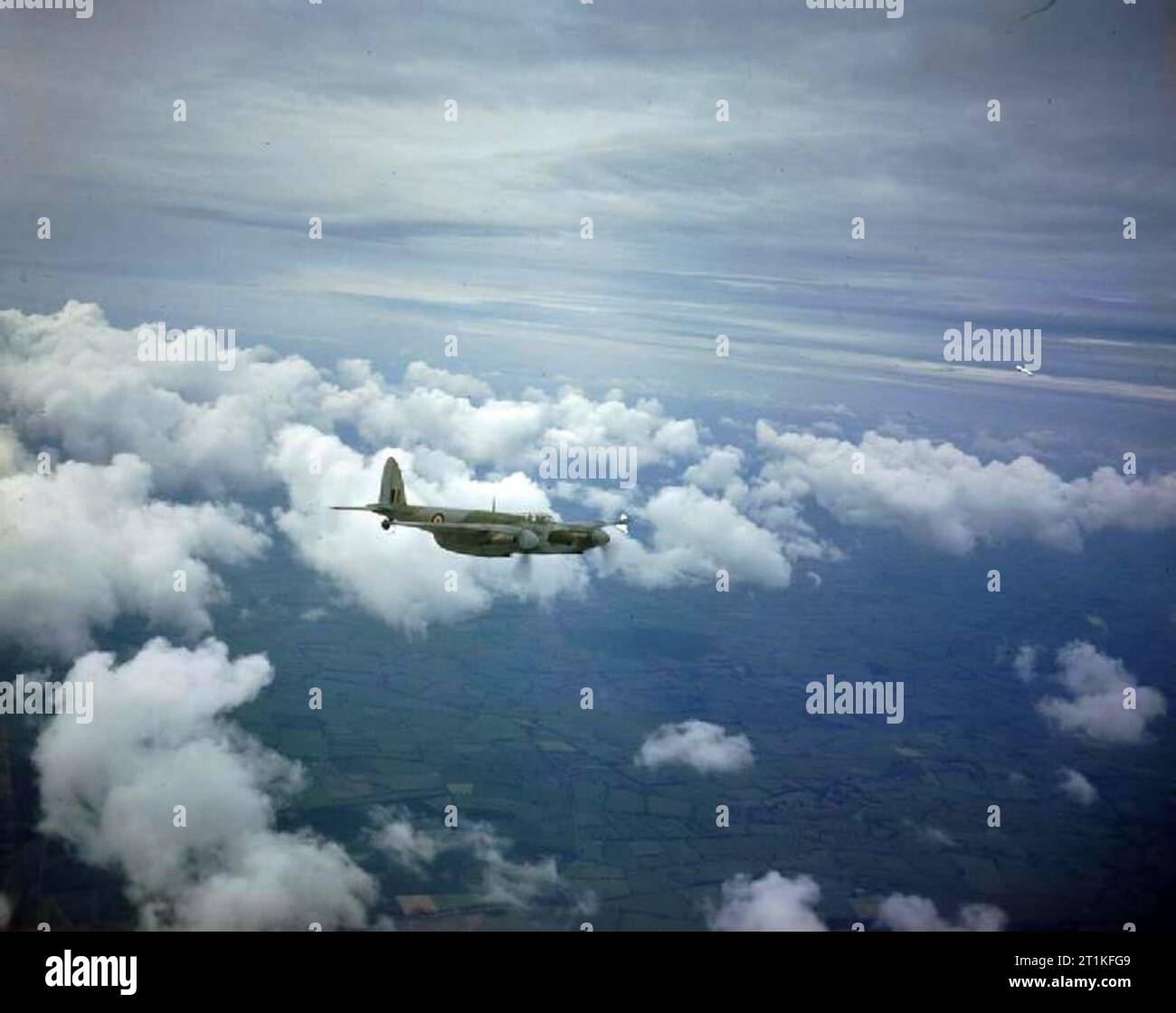 A De Havilland Mosquito IIF DD739/RX-X of No 456 Squadron RAAF, flying ...