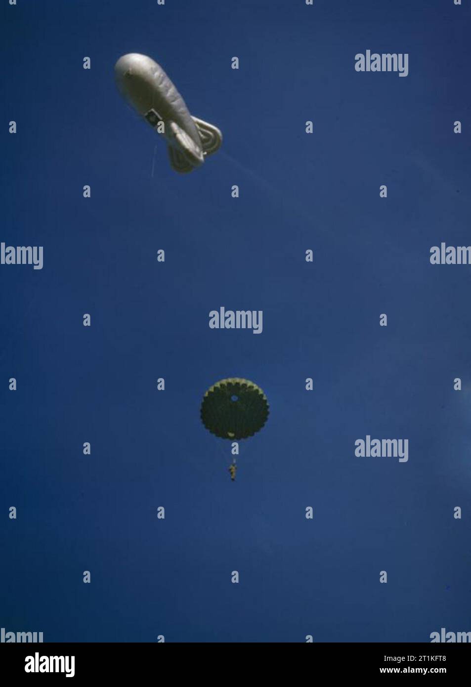 Paratroop Training in Netheravon, Britain, October 1942 Paratroops ...