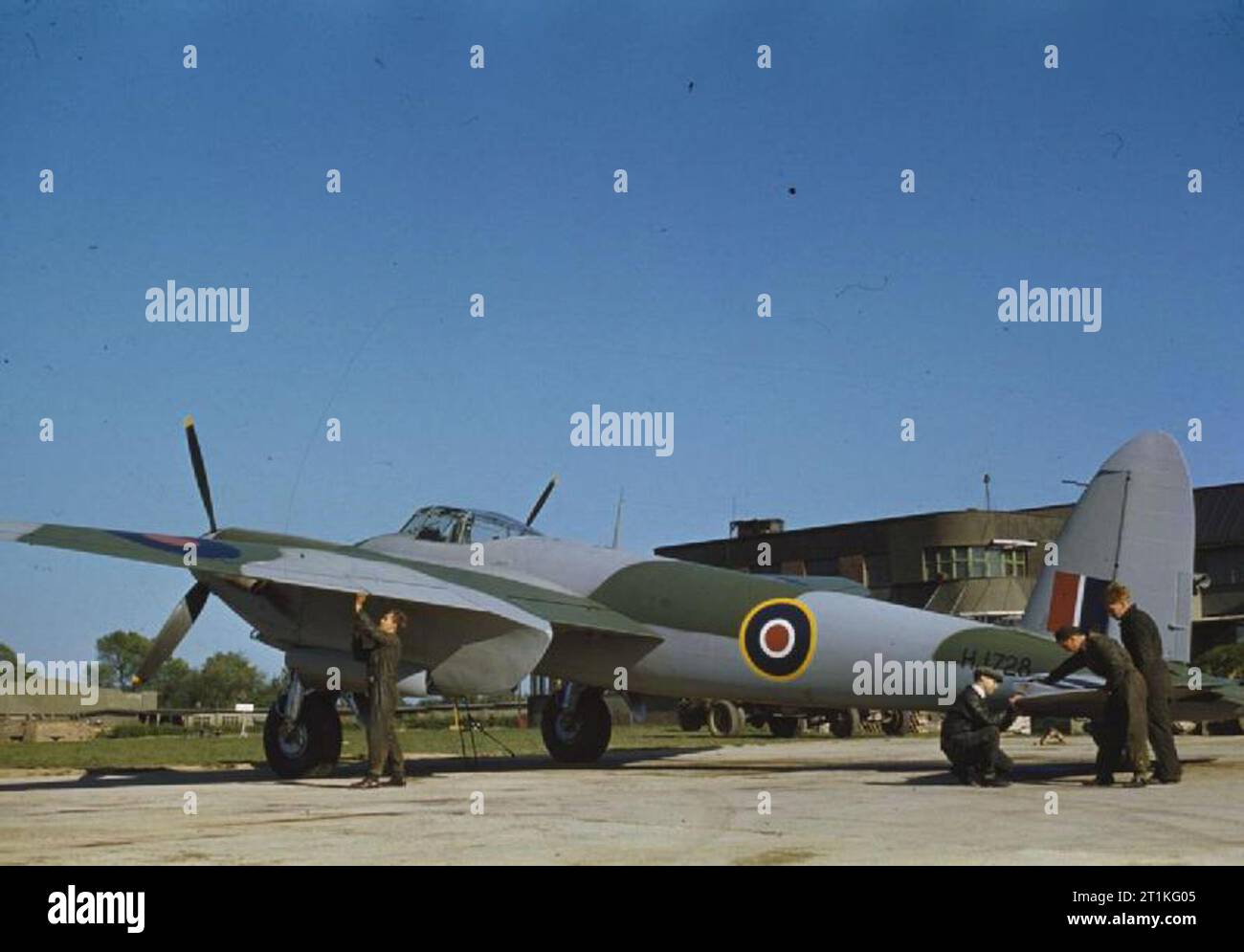 Building Mosquito Aircraft at the De Havilland Factory in Hatfield ...