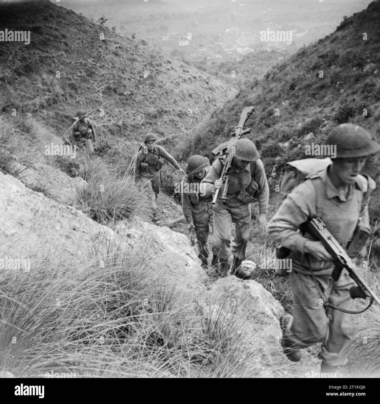 The British Army in Italy 1943 Men of the 10th Royal Berkshire Regiment ...