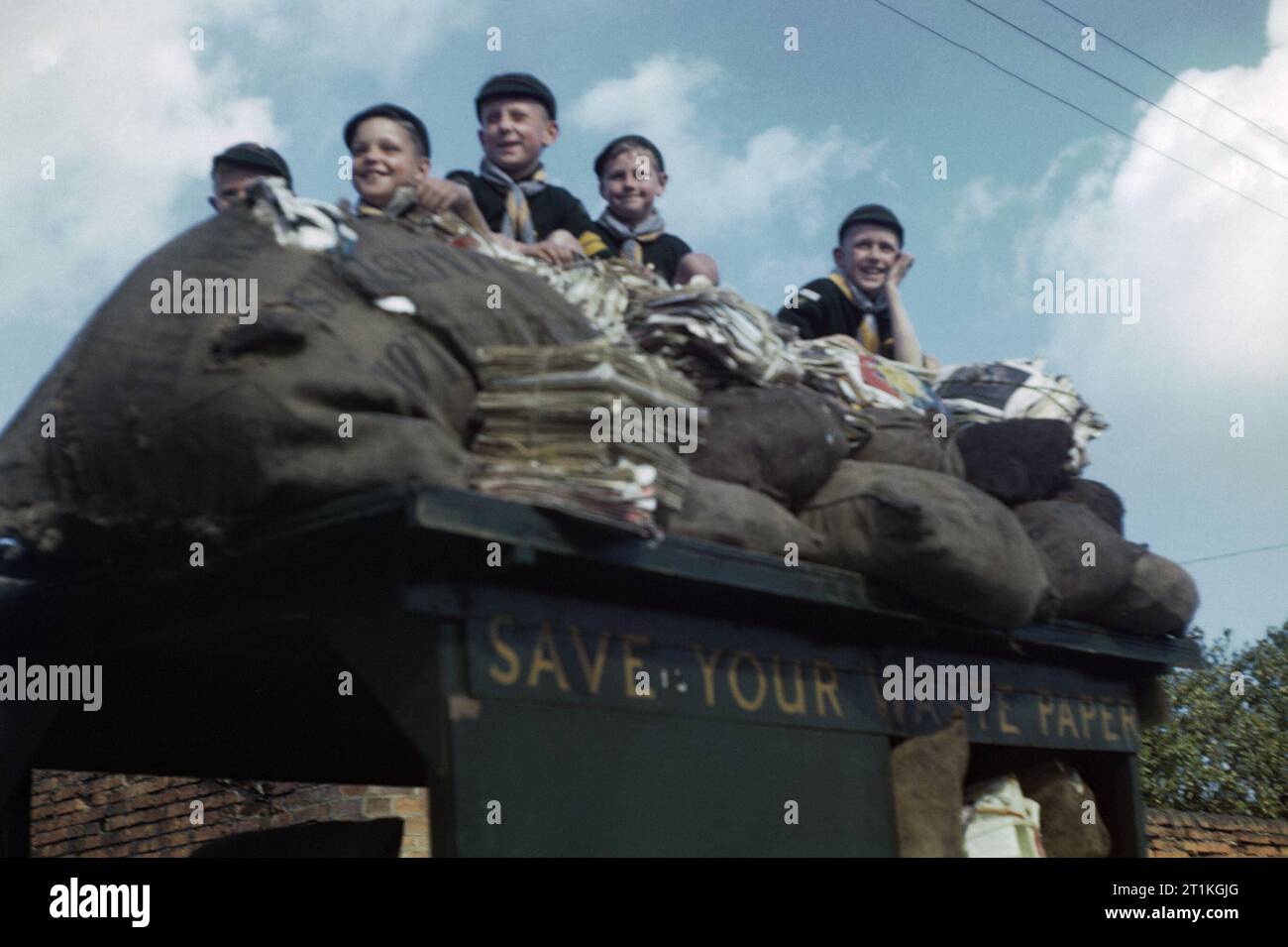 Ww2 collecting hi-res stock photography and images - Alamy