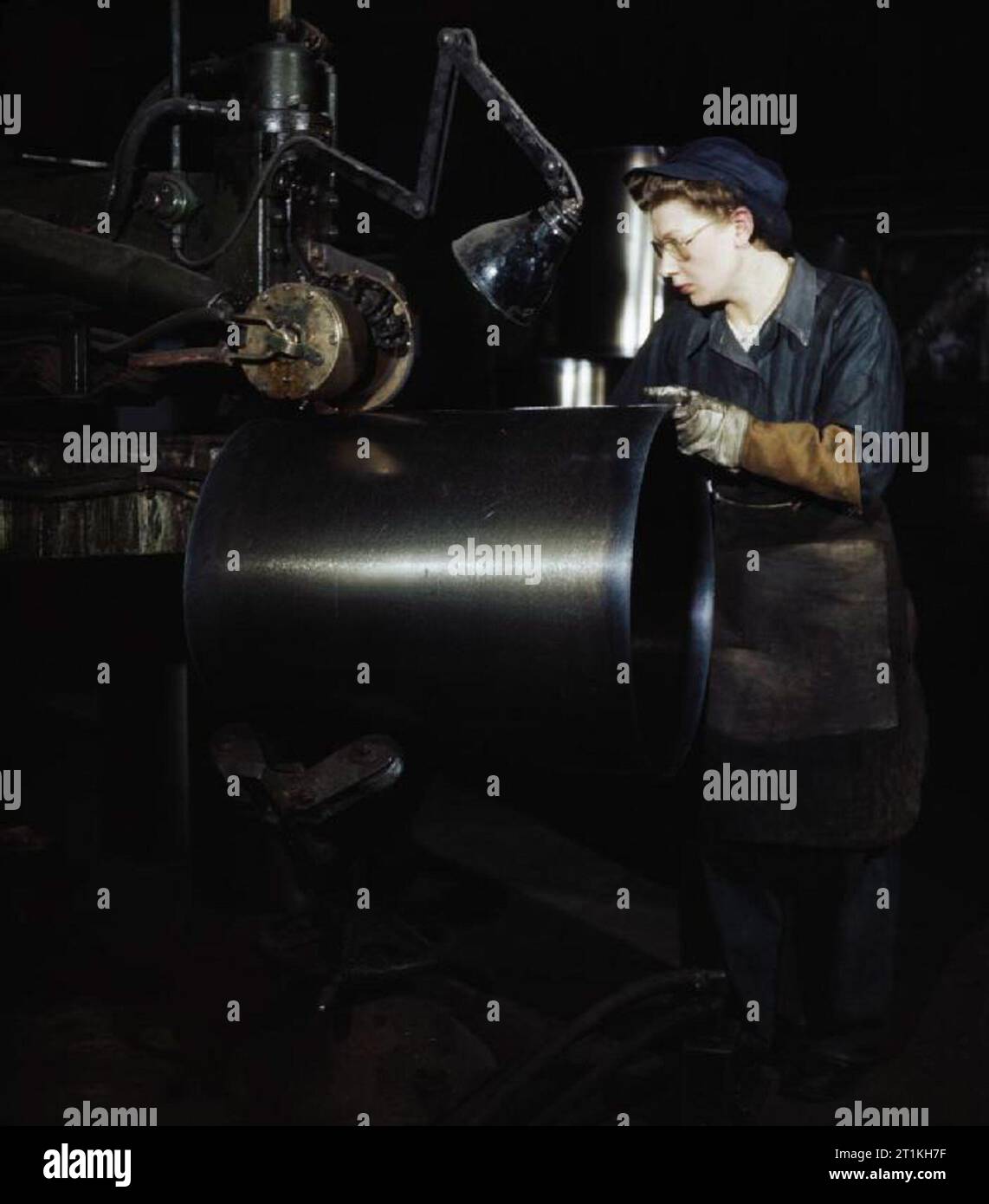 Women world war 2 welding hi-res stock photography and images - Alamy