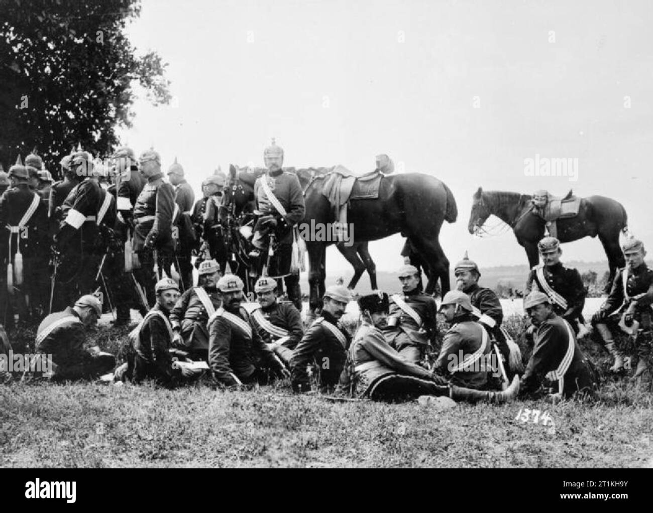 The Imperial German Army 1890 - 1913 Cavalry officers are briefed ...