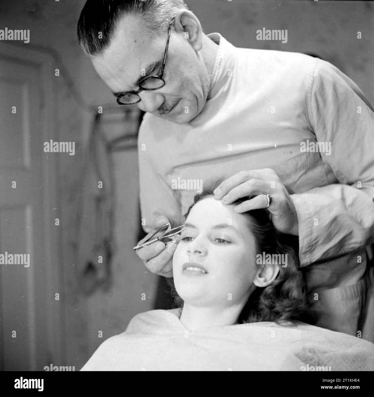Birth of a Star- Everyday Life For Actress Muriel Pavlow, England, UK ...