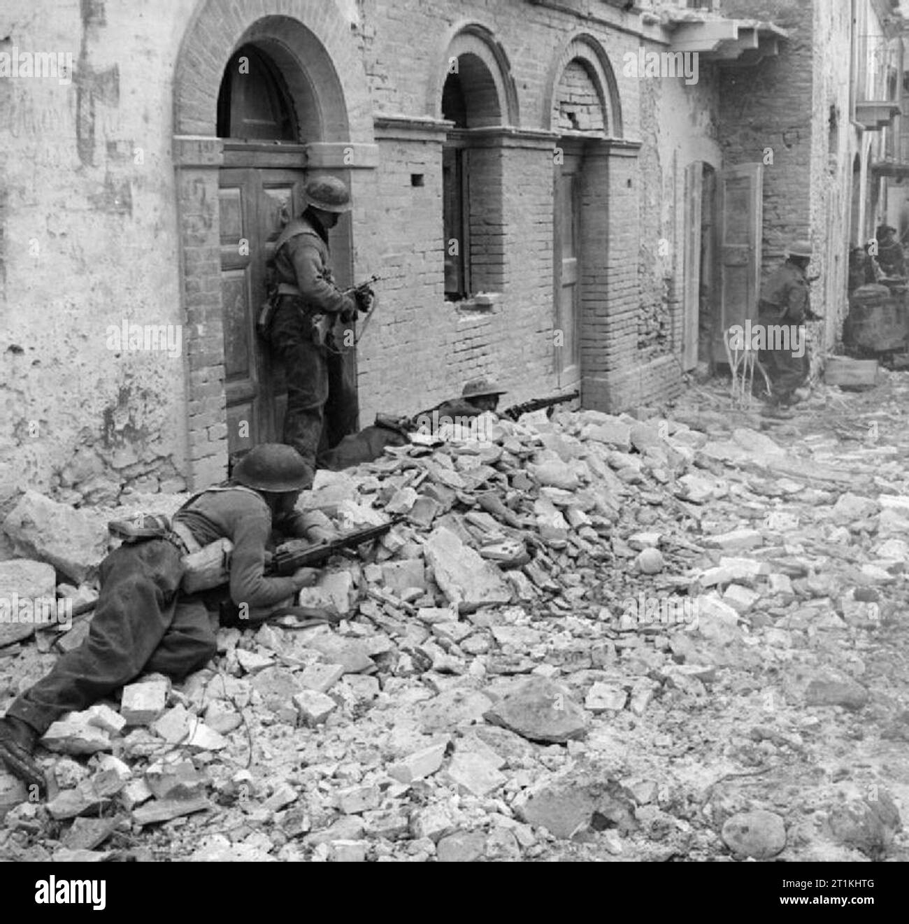 The British Army in Italy 1943 Infantry of 1st Battalion Royal ...