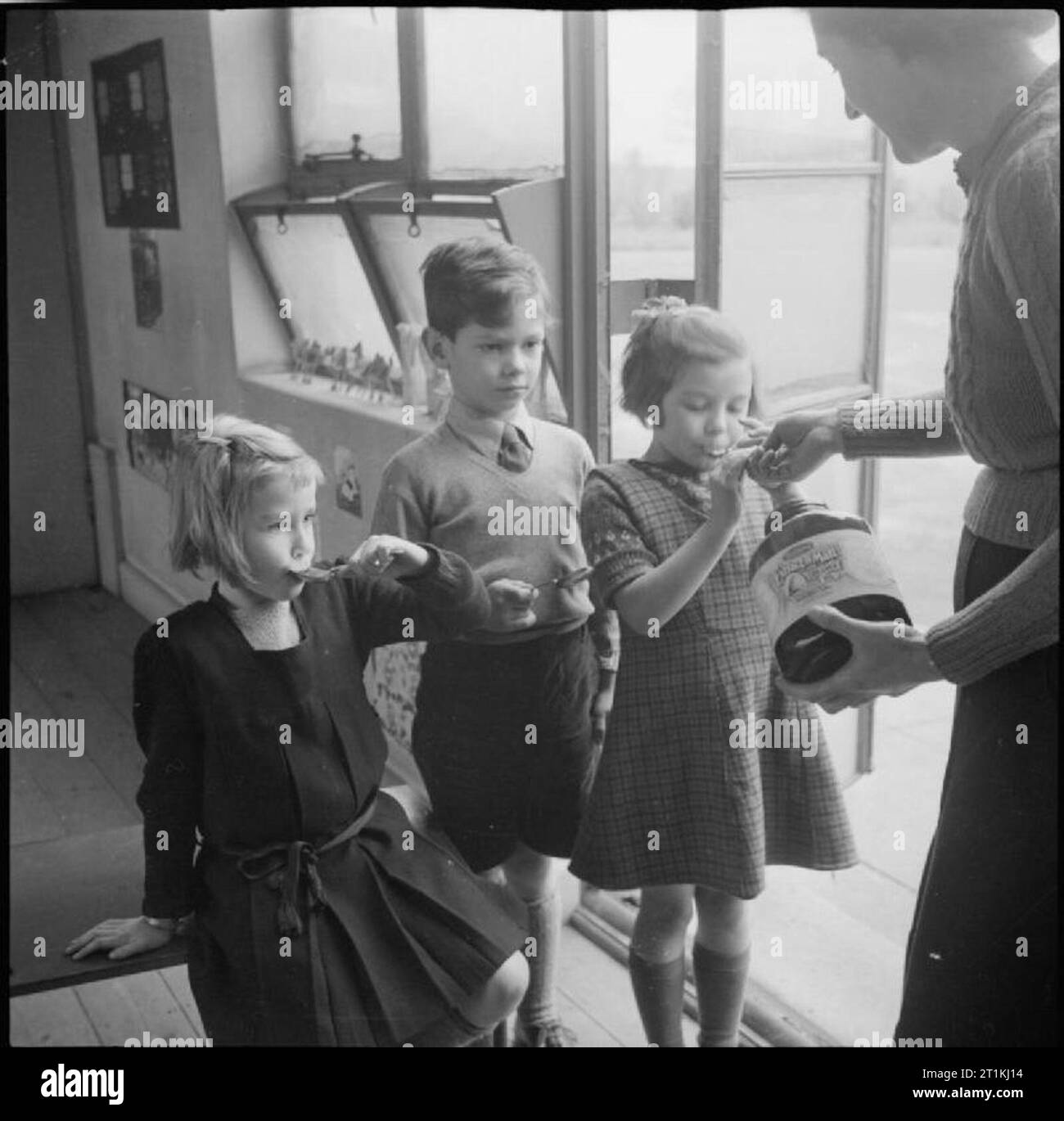 Ww2 teacher hi-res stock photography and images - Alamy