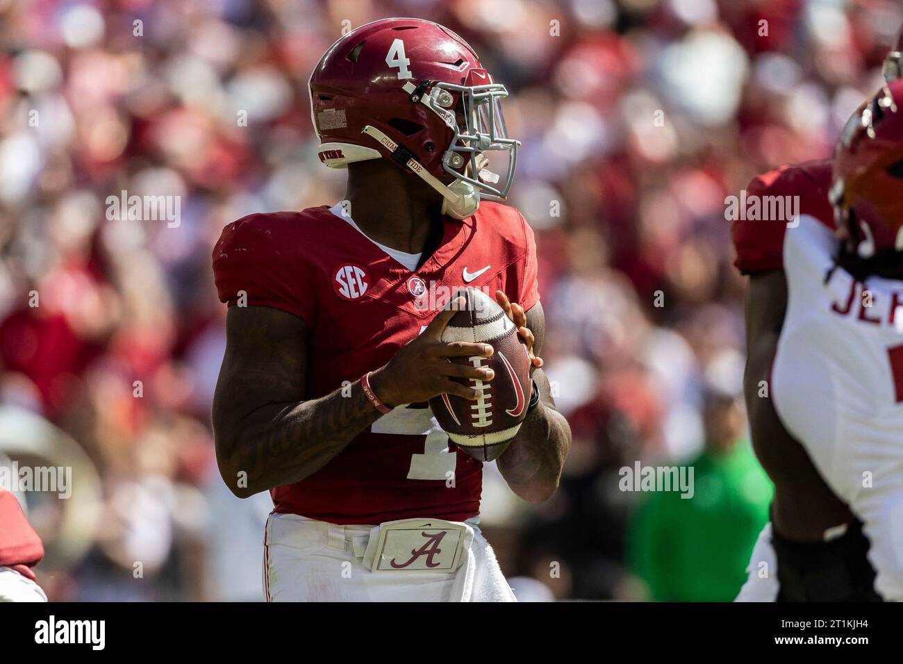 Alabama quarterback Jalen Milroe (4) looks for a passing outlet against ...