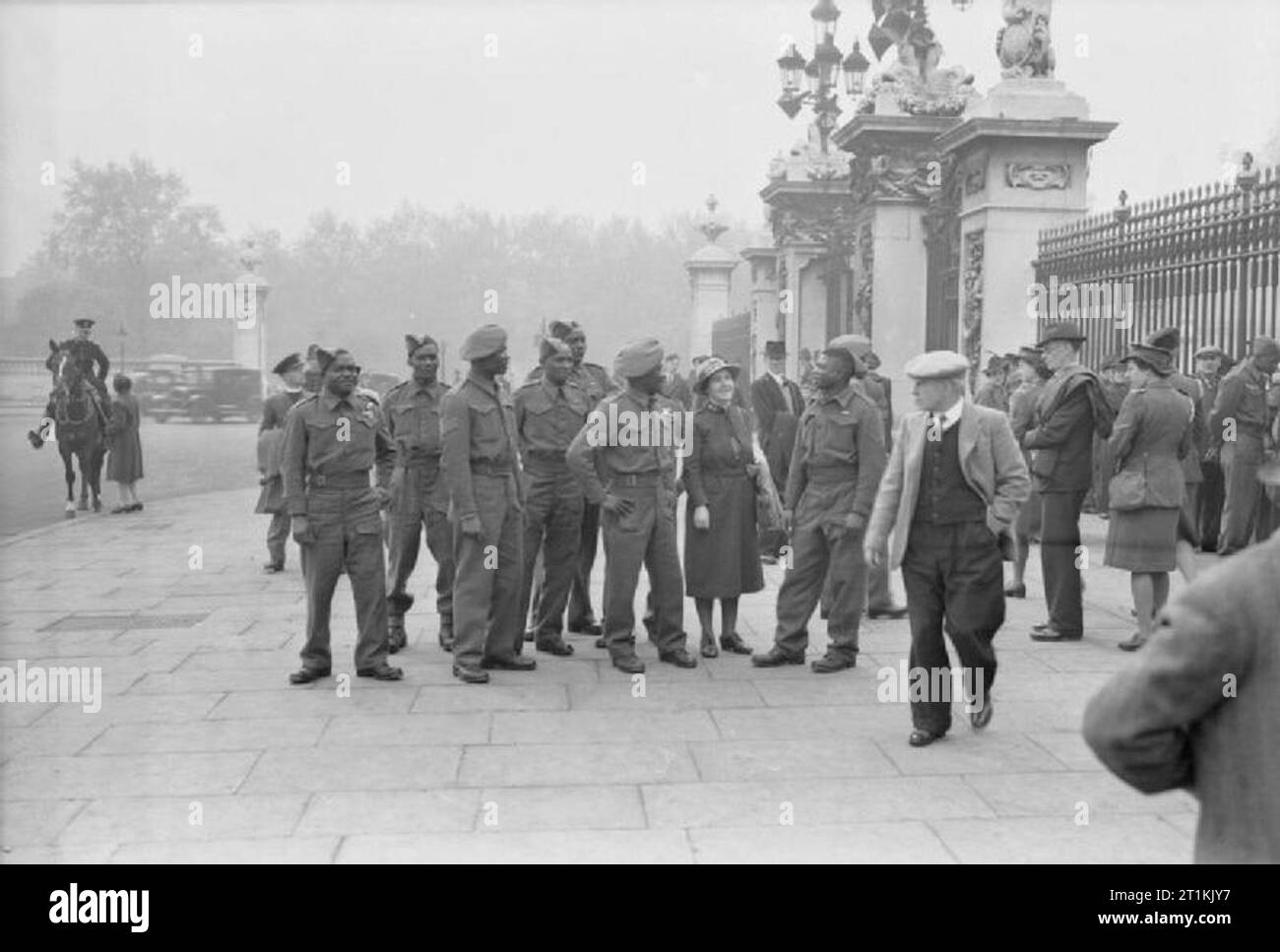 East Africans in London- Liberated East African Soldiers See the Sights ...