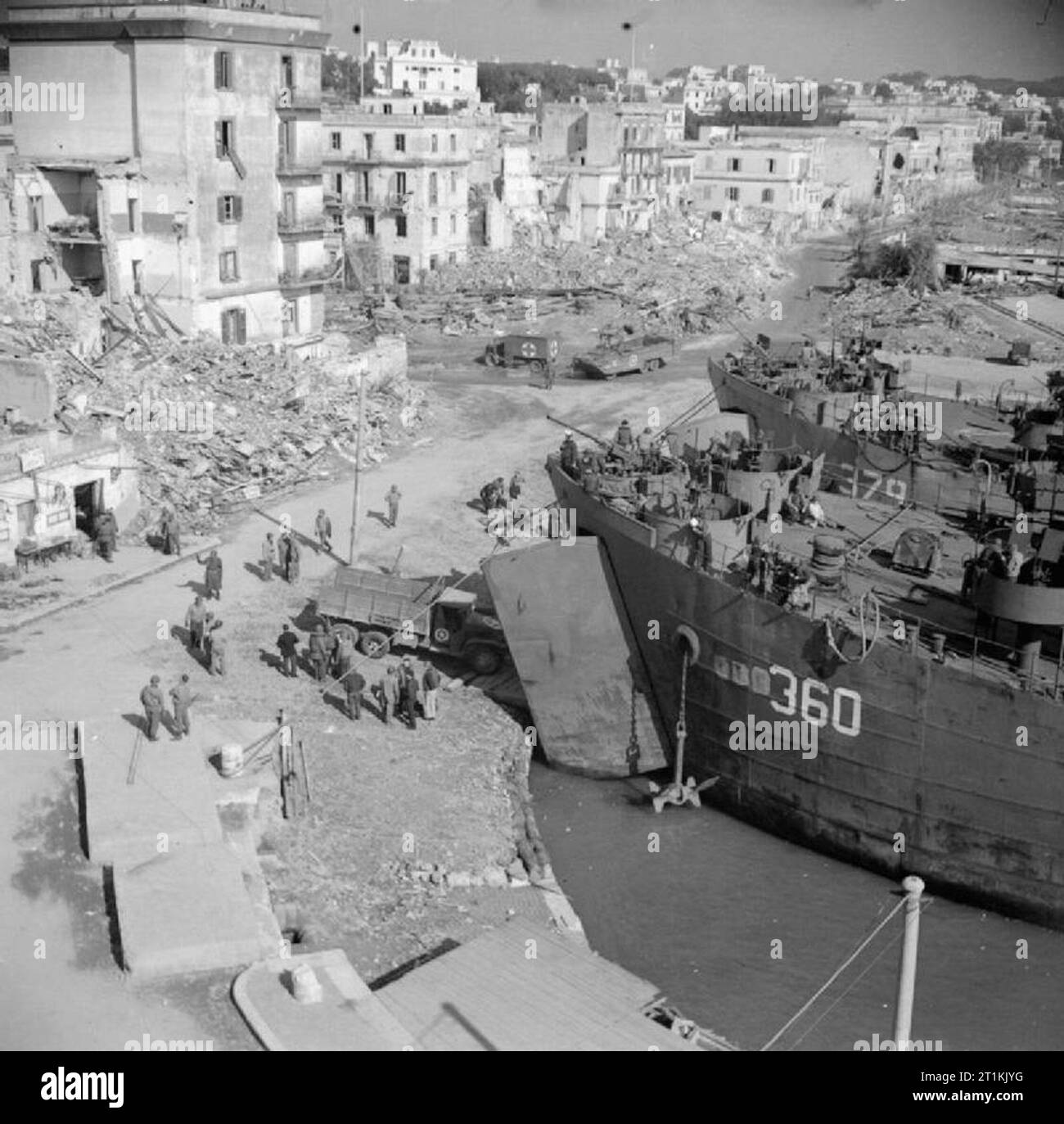 The British Army in Italy 1944 Landing ships unloading supplies in ...