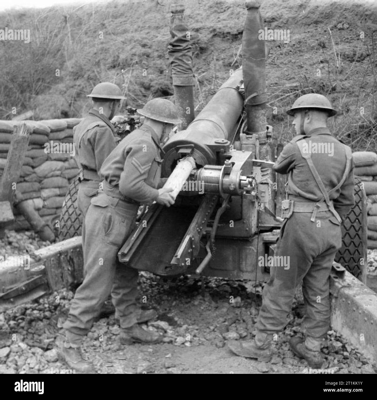 The British Army in Italy 1944 A charge is inserted into the breech of ...