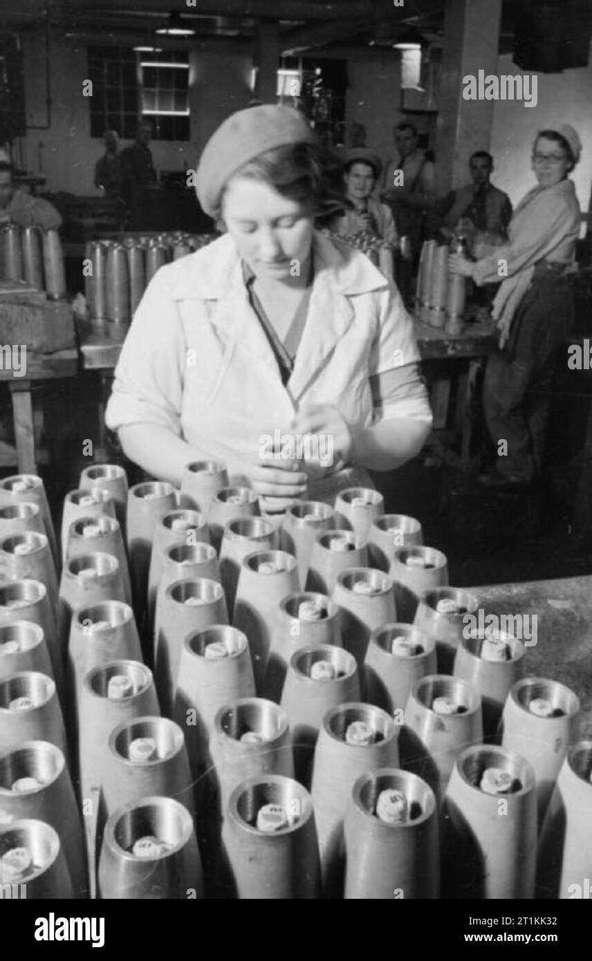 Everyday Life at a Ministry of Supply Shell Filling Factory, England ...