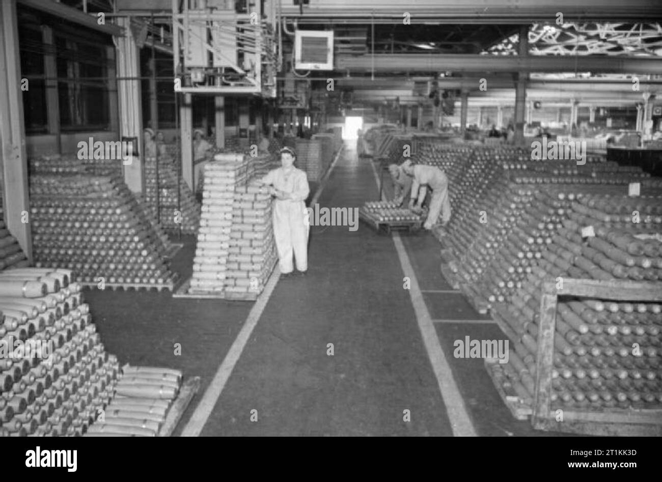 Everyday Life at a Ministry of Supply Shell Filling Factory, England ...