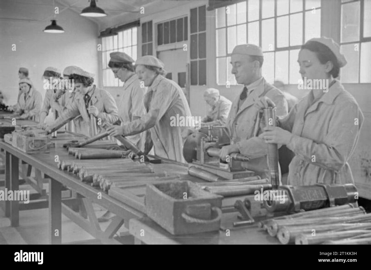 Everyday Life at a Ministry of Supply Shell Filling Factory, England ...