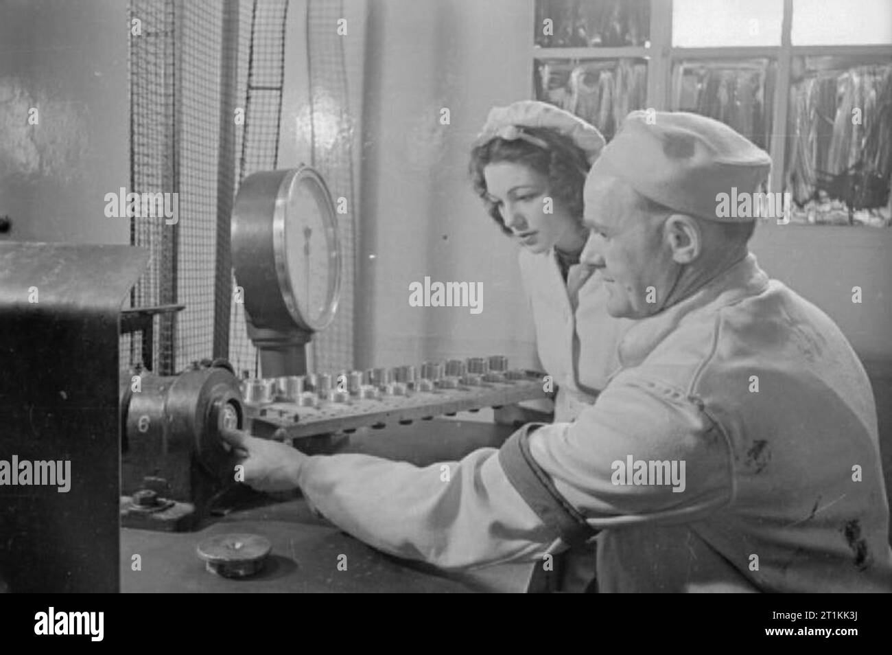 Everyday Life at a Ministry of Supply Shell Filling Factory, England ...