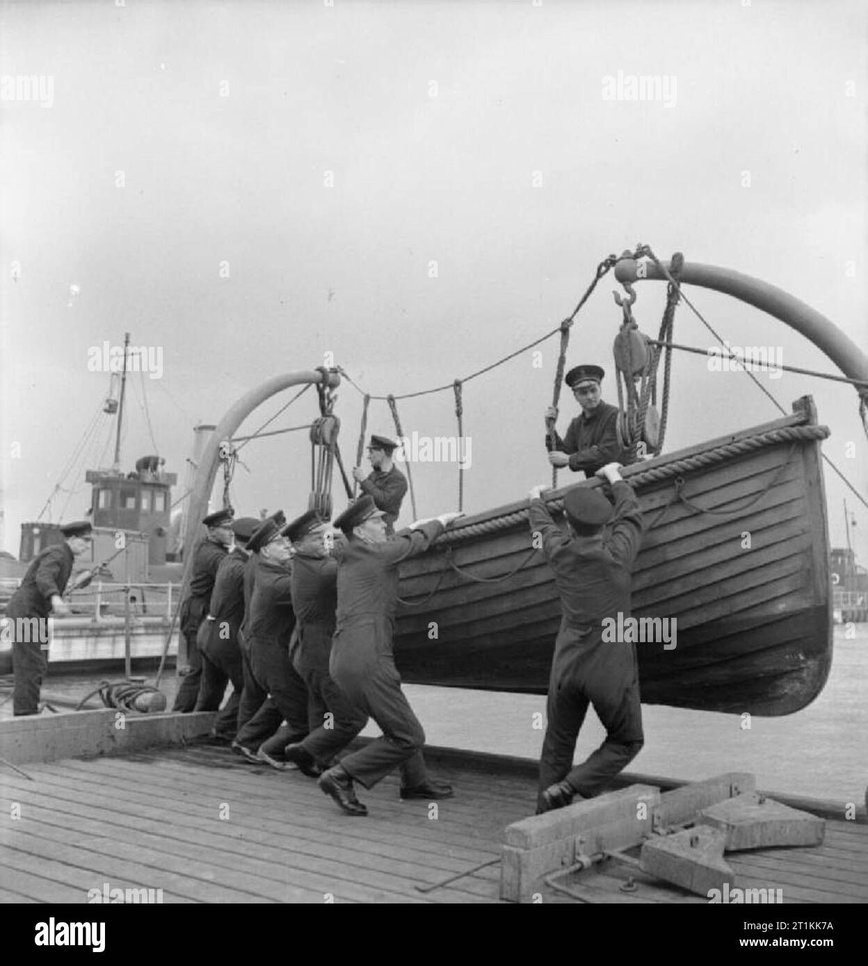 Ex-postman Delivers the Guns- Merchant Navy Training in Britain, 1942 ...
