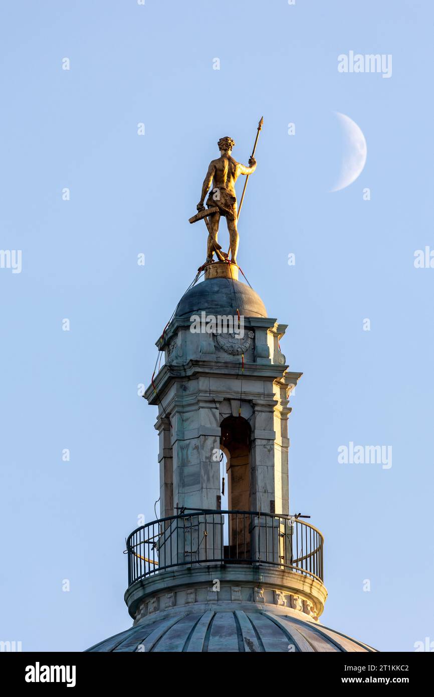 Statue on the top of the Rhode Island state capitol Stock Photo - Alamy