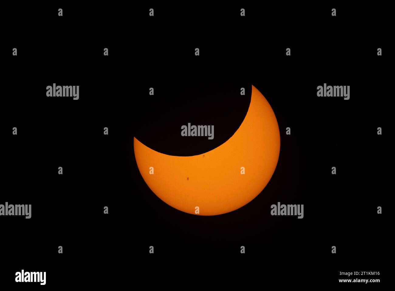 Los Angeles, USA. 14th Oct, 2023. Annular solar eclipse viewed from Los ...