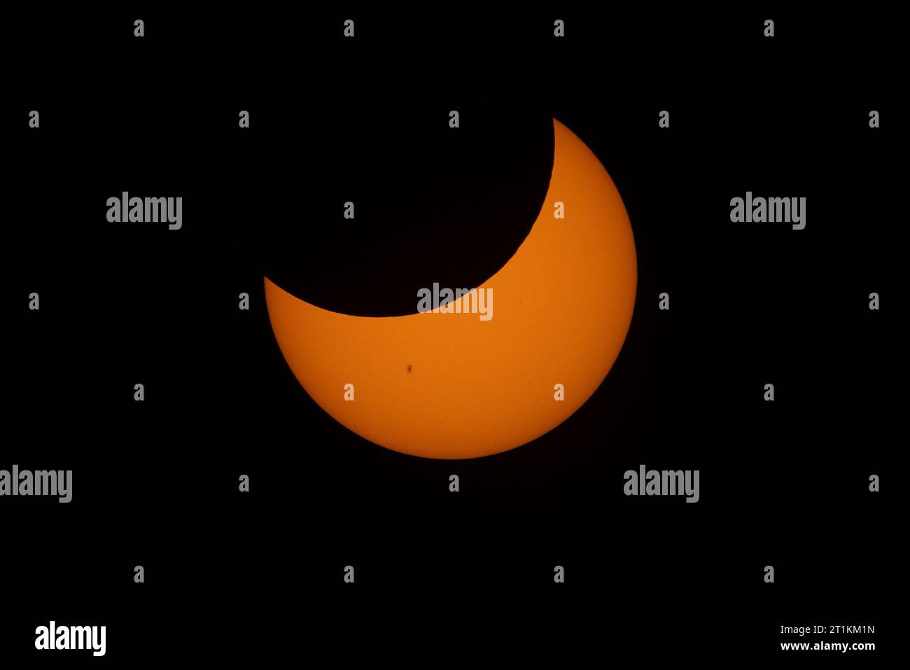 Los Angeles, USA. 14th Oct, 2023. Annular solar eclipse viewed from Los ...