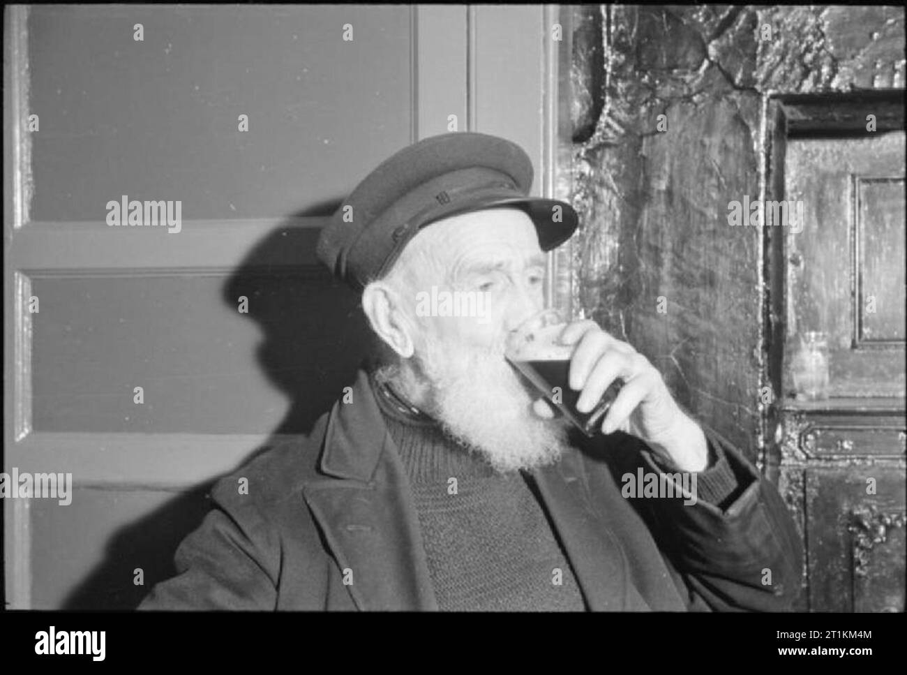 Crown and anchor public house Black and White Stock Photos & Images - Alamy