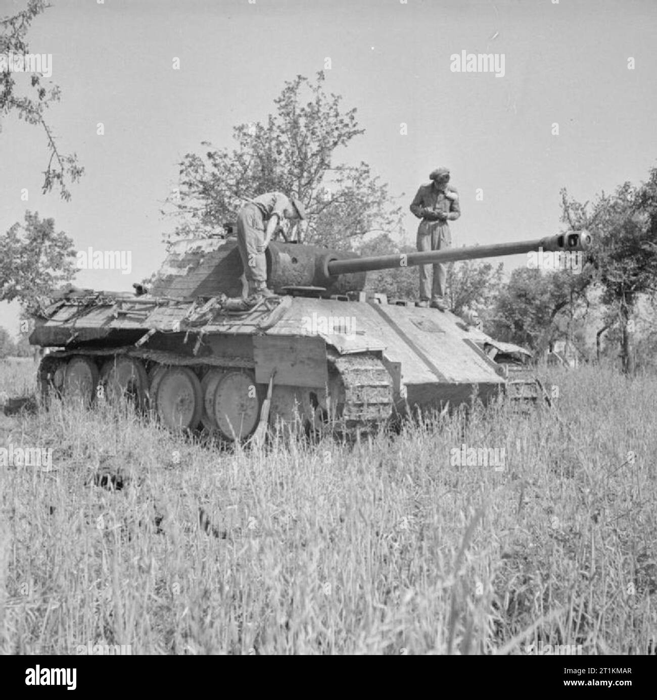 The British Army in Italy 1944 A knocked-out German Panther tank is ...