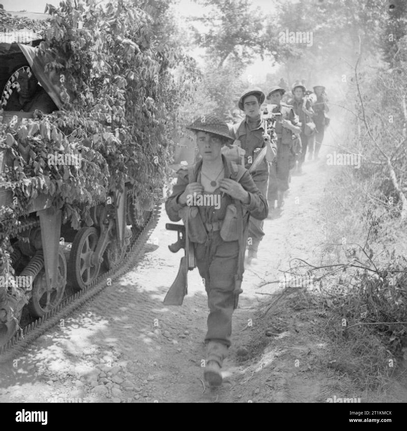 The British Army in Italy 1944 Men of the 5th Northamptonshire Regiment ...