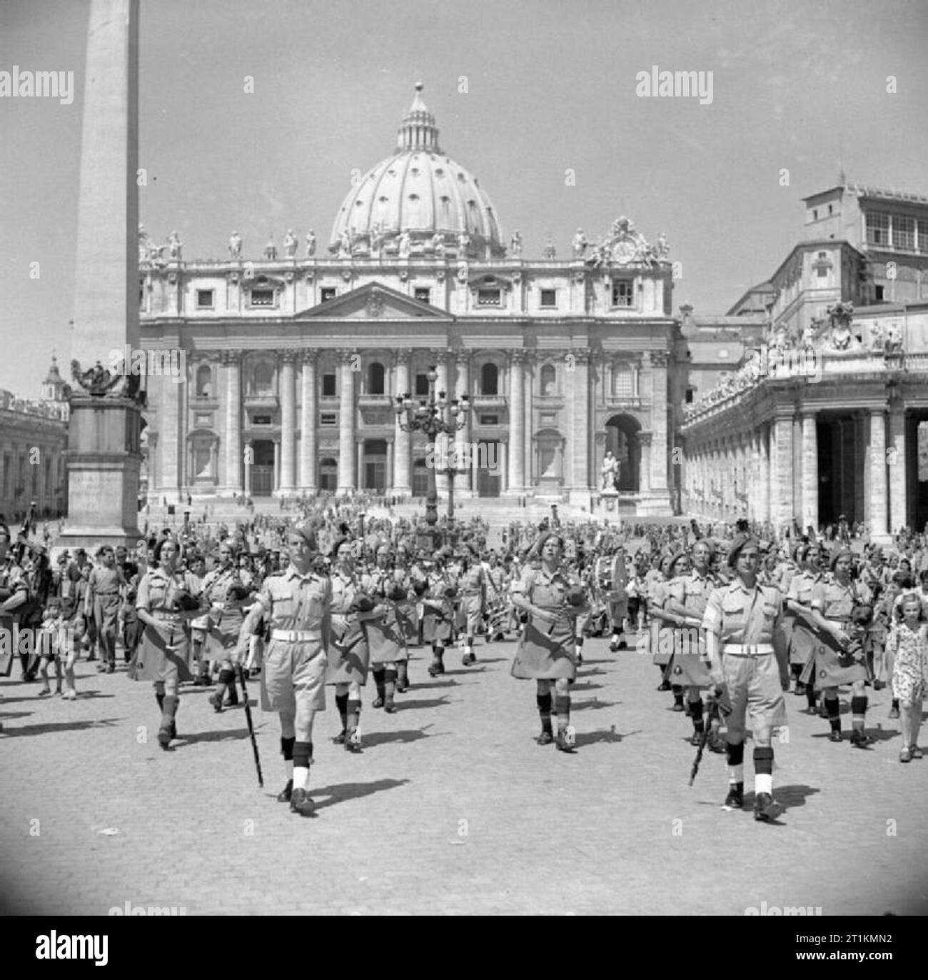 The British Army in Italy 1944 The band of the Irish Brigade plays in ...