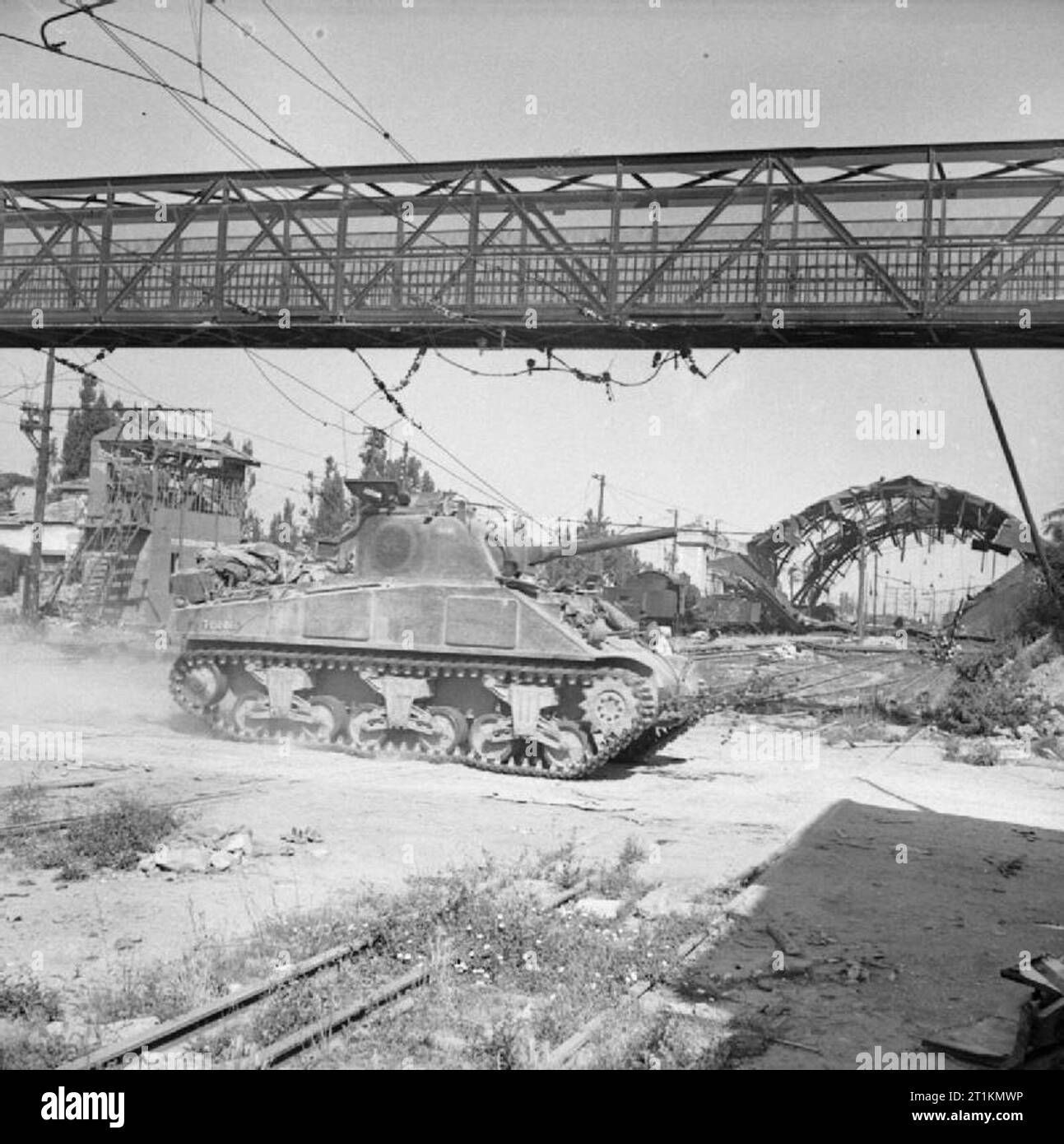 The British Army in Italy 1944 A Sherman tank of 16th/5th Lancers ...