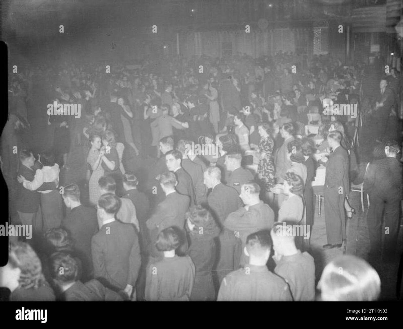 London in the Spring of 1941- Everyday Life in London, England Soldiers ...