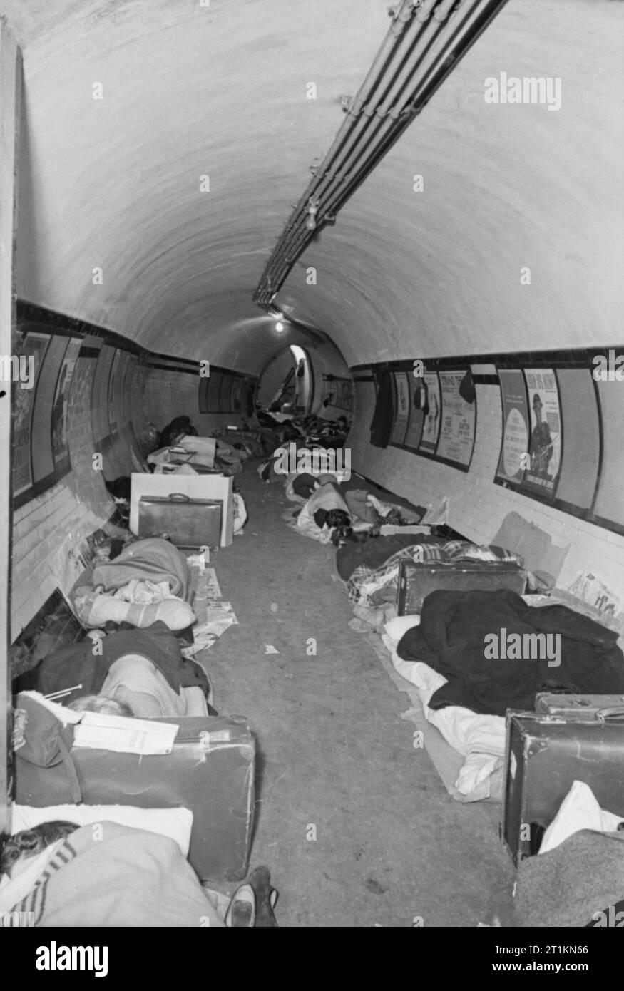 London underground world war sleeping hi-res stock photography and ...